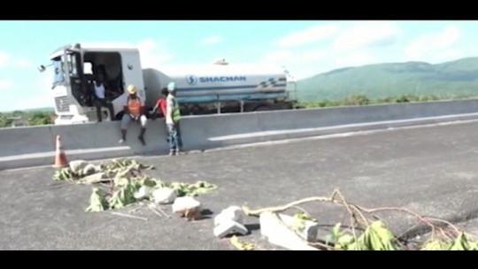 Bad Roads Spark Protest In Toll Gate, Clarendon | RJR News - Jamaican ...